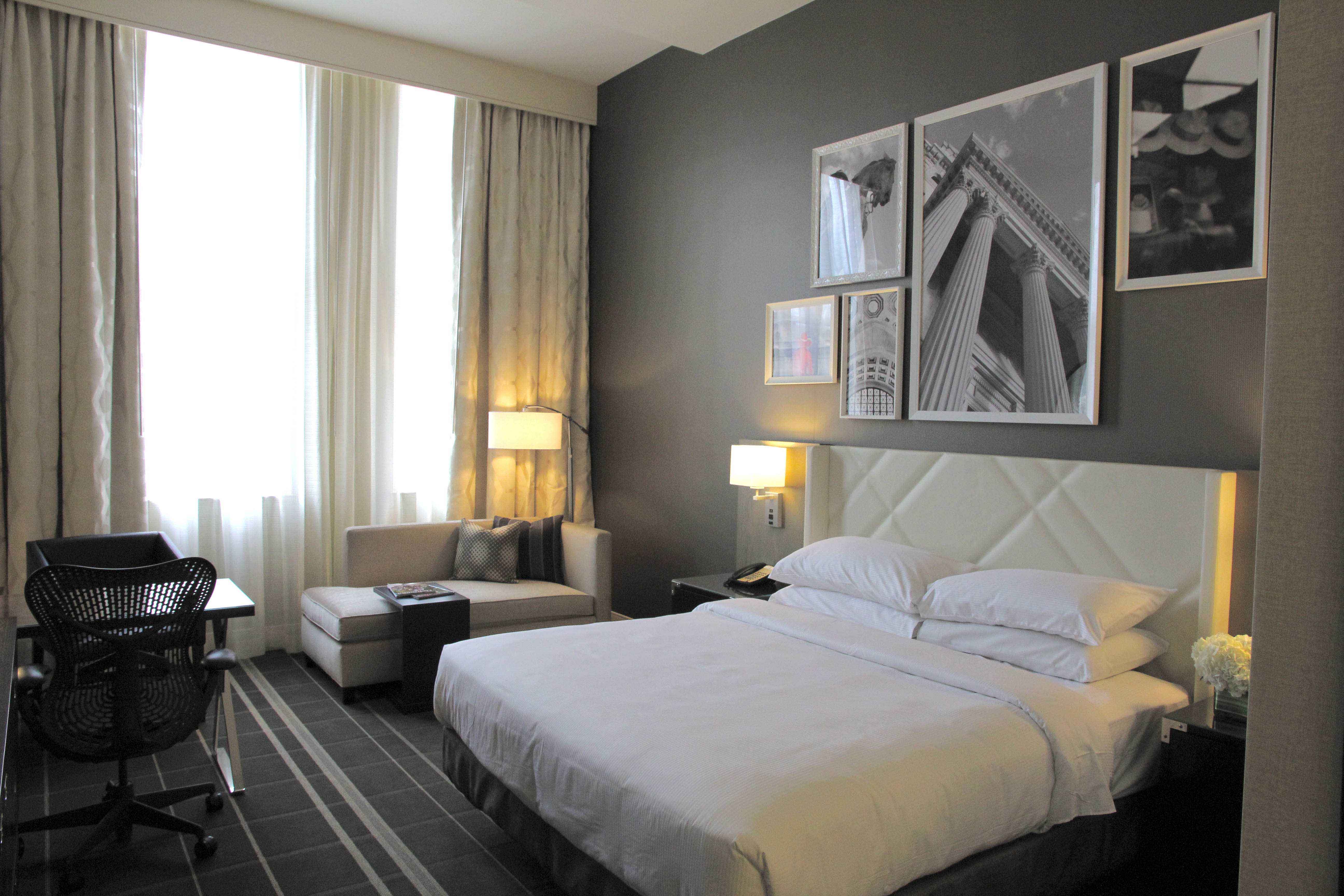 Use Picture Frames to Create the Sophisticated Look your Hotel Room ...
