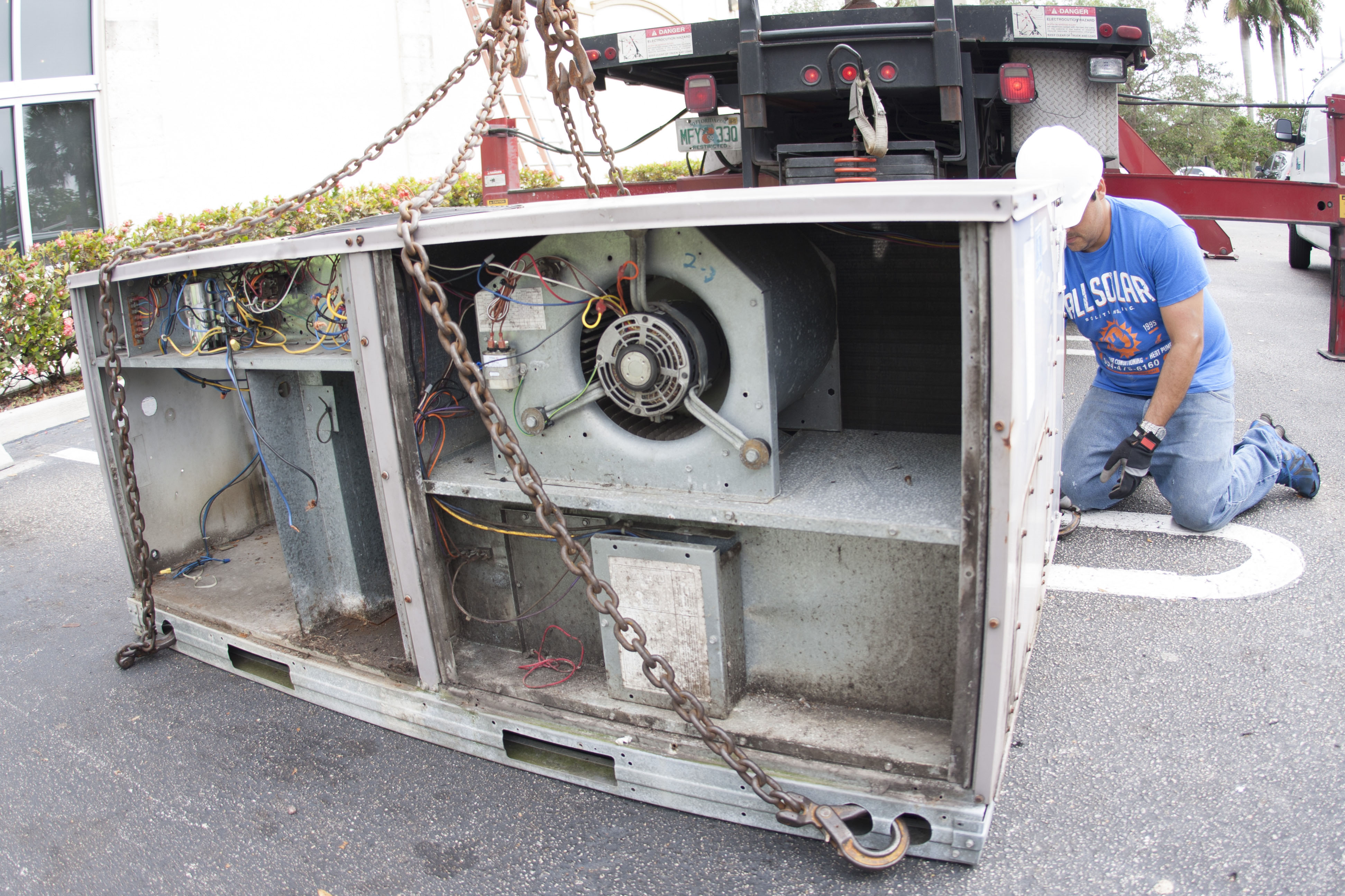 New ‪‎Allied Commercial‬ packaged rooftop Z-Series unit being installed ...