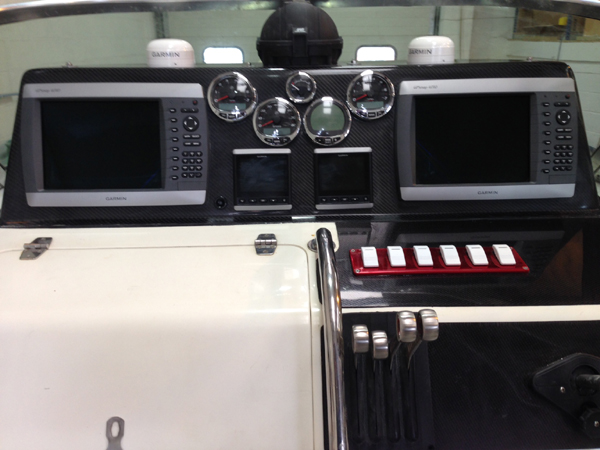 Carbon dash and dash panels with twin Garmin 4010 GPS systems - Rib ...
