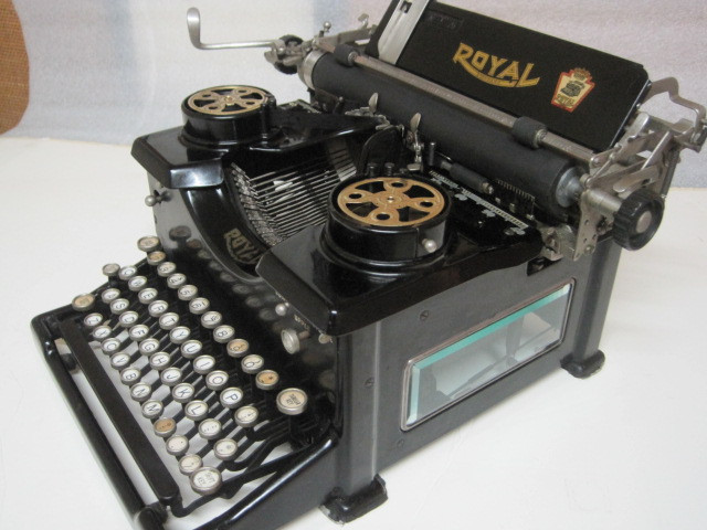 Vintage Royal Typewriter Models