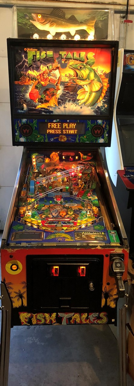 William FISH TALES Pinball Machine - Arcade Adventures