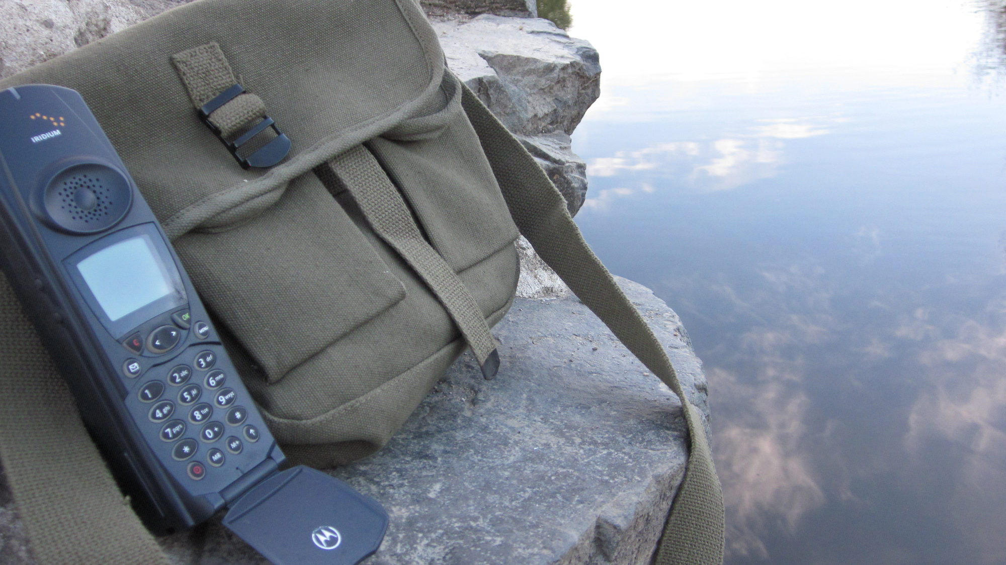 Iridium Motorola 9500 Sat Phone w/Antenna & Satchel - Used/Refurb ...