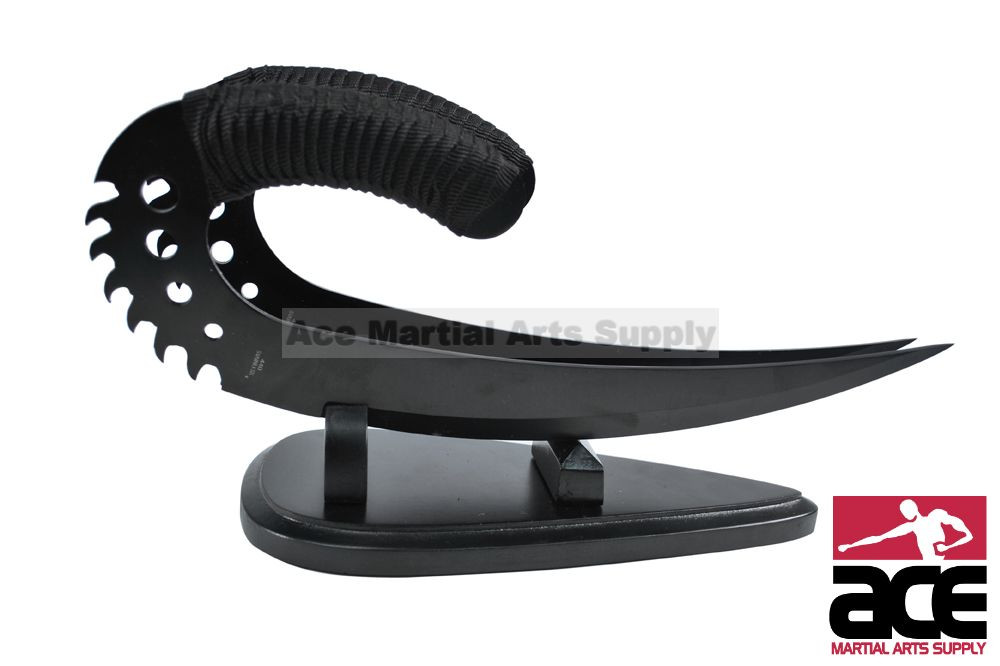 11" Black Dual Claw Dagger Set With Wooden Display in Los Angeles Store