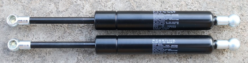 Volvo V70 Tailgate Struts (2001-2007) | Voluparts Online Store