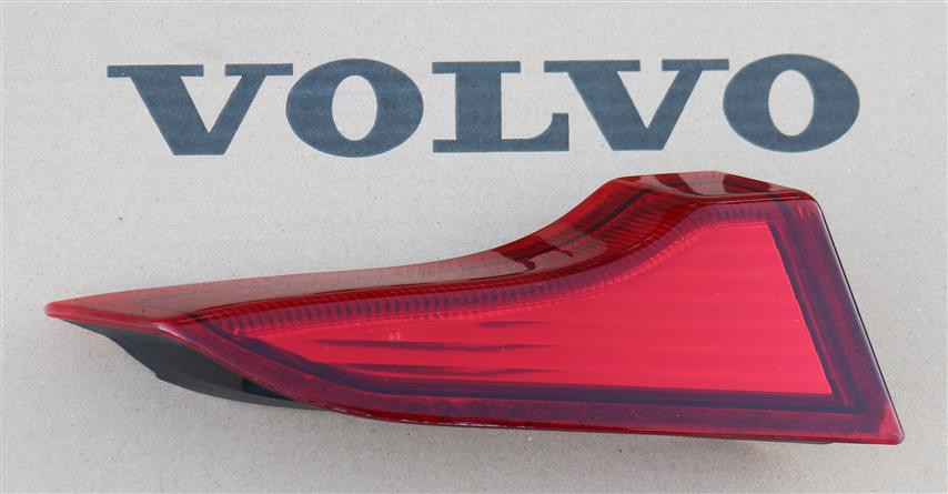 Volvo C70 Left Rear Upper Reflector on Trunk | 2006-2010