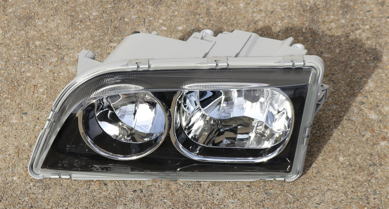 Volvo V40 Driver Side Headlight Assembly (BLACK) | 2003 - 2004