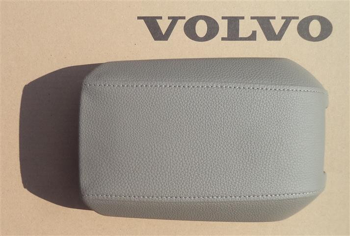 Volvo XC90 Center Console Cover (Beige Armrest) | 2003-2006