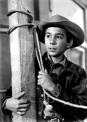 Johnny Crawford as Mark McCain in The Rifleman 1961 TV western 5x7 inch ...