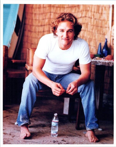 Matthew McConaughey in white t-shirt and jeans smiling 8x10 inch photo ...