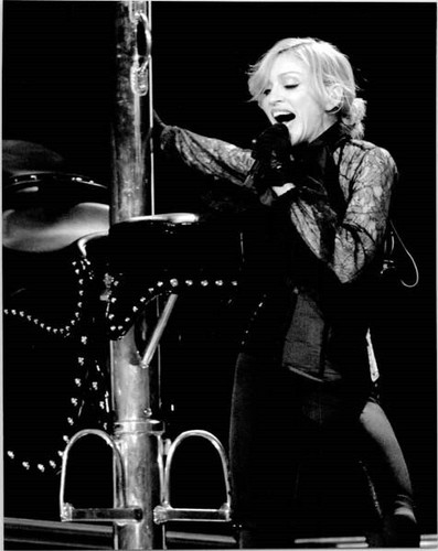 Madonna on stage singing mid 2000's era 8x10 inch press photo - The ...