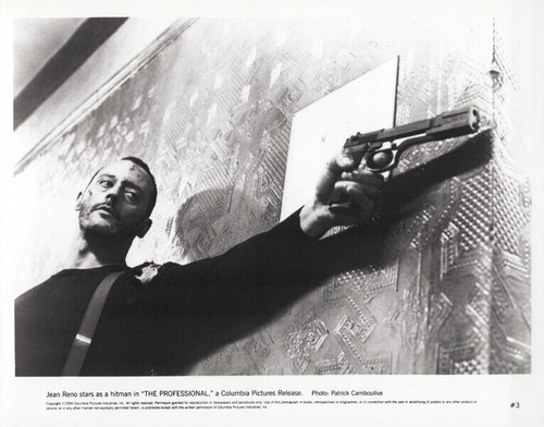 Jean Reno as hitman pointing his gun 1994 The Professional 8x10 inch ...