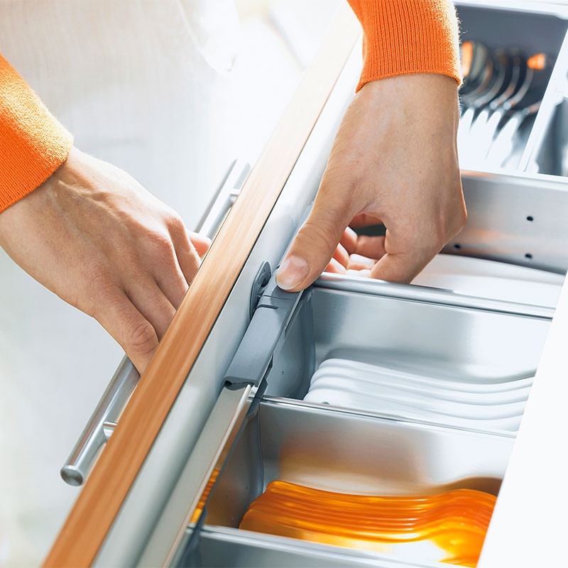 Drawer latch store